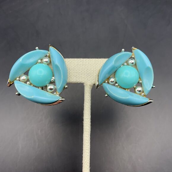 Leru | Jewelry | Leru Clip On Earrings Aqua Turquoise Tone Plastic ...